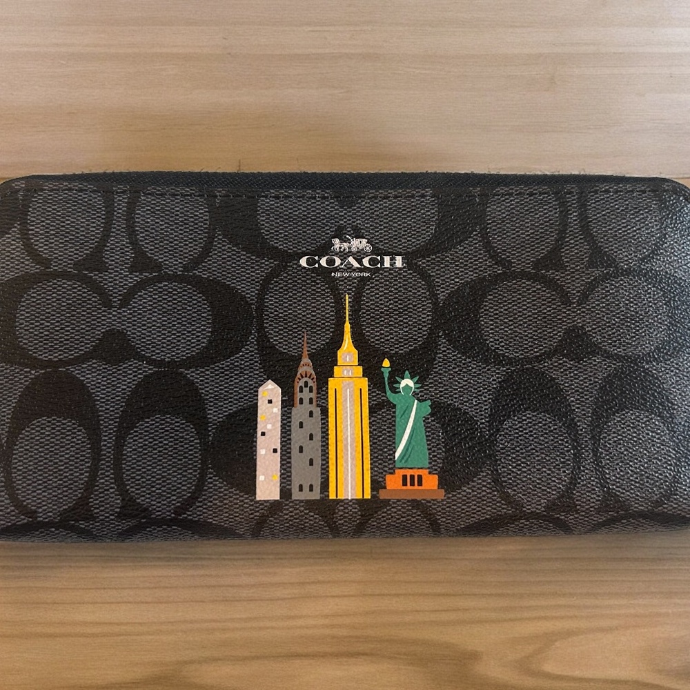 Coach Nyc New York City Skyline Accordion Zip Wallet … - Gem